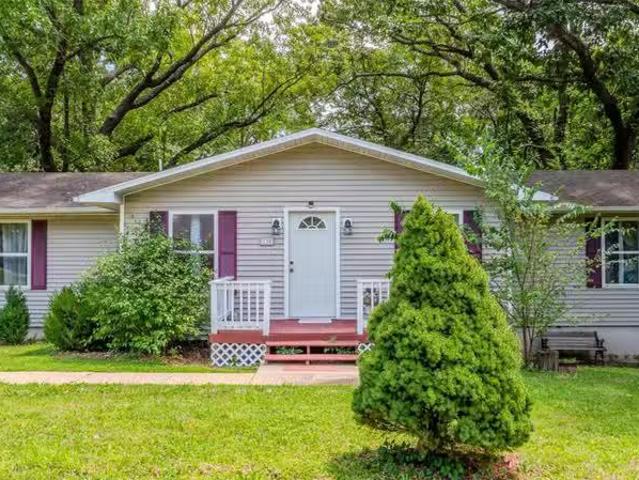 135 SPRUCE ST, BOURBON, MO 65441 Single Family Residence For S.