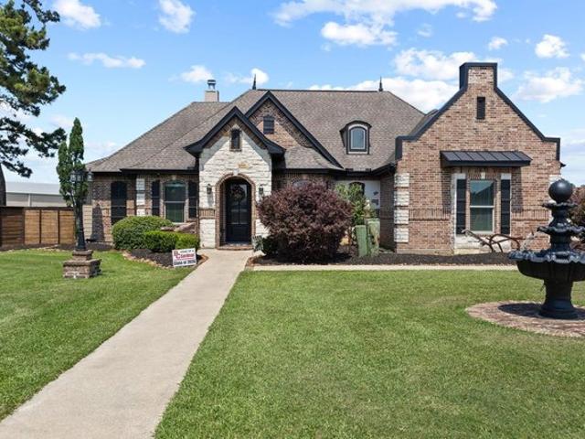135 Stephanie Dr, Orange, TX 77630