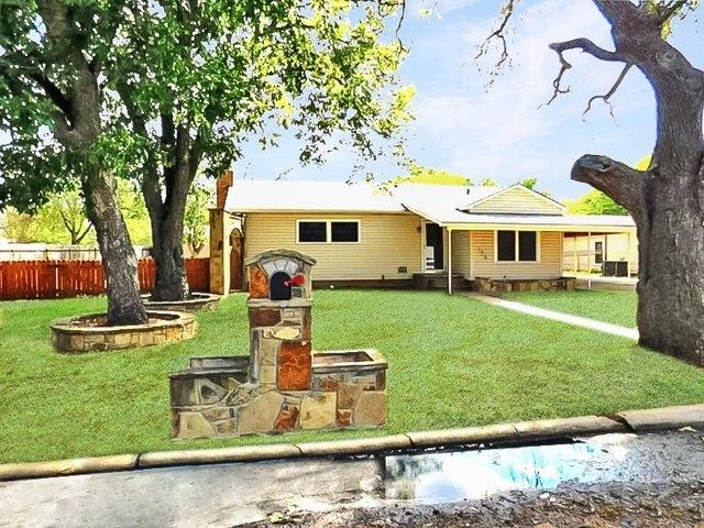 135 Summitt Ave, Graham, TX 76450