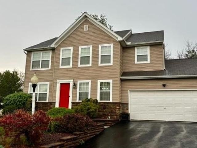 135 Surrey Ln, York, PA 17402