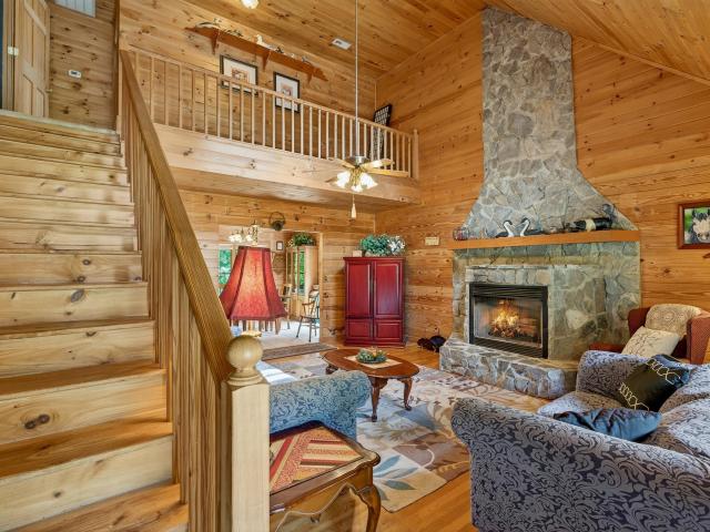 135 Pointe Drive