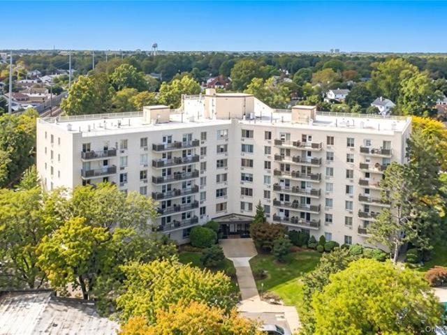 135 Post Ave Apt 2Q, Westbury, NY 11590