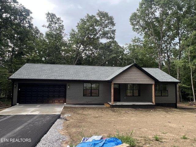 135 Peachtree Dr, Crossville, TN 38555