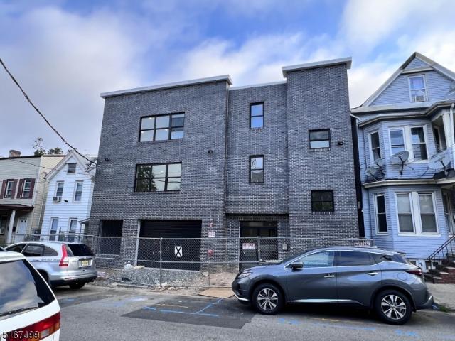 135 Pearl St, 1 bed, 1 full bath