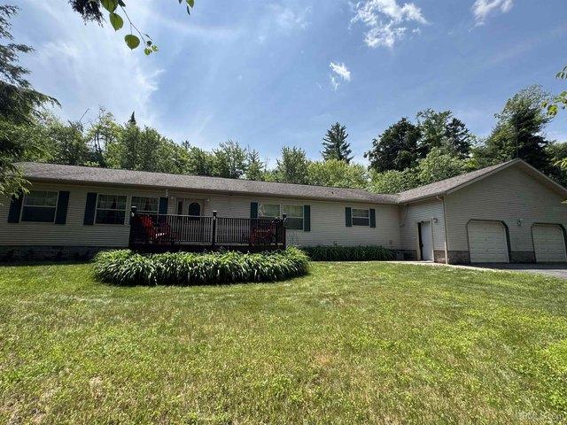 135 Pinton Ln, Marquette, MI 49855