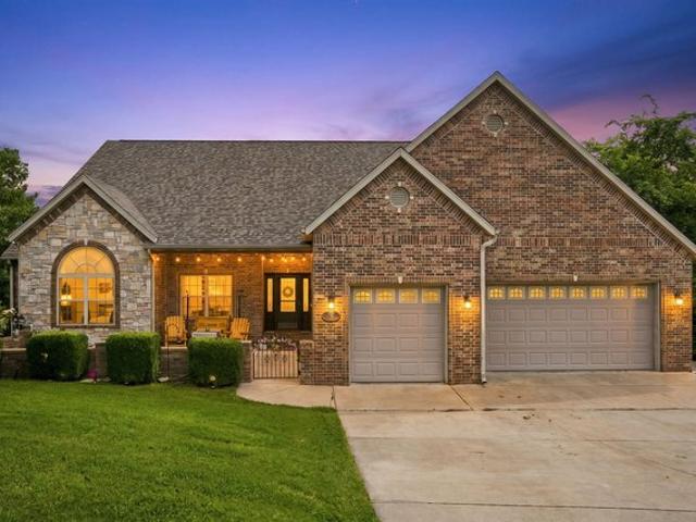 135 Roark Hills Dr, Branson, MO 65616