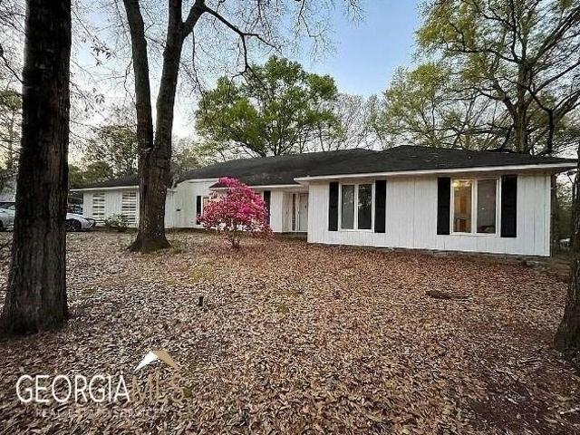 135 Robin Hill Dr, Americus, GA 31719