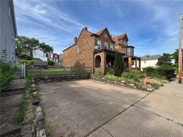 135 Rochelle St, Pittsburgh, PA 15210