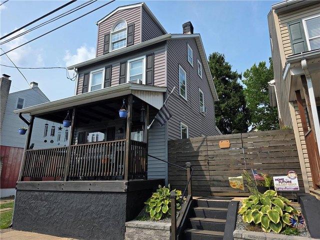 135 Railroad St, Catasauqua, PA 18032