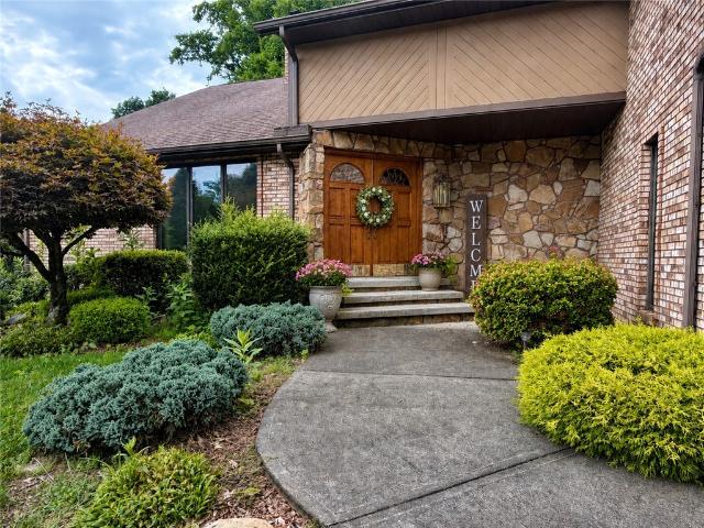 135 Regency Dr