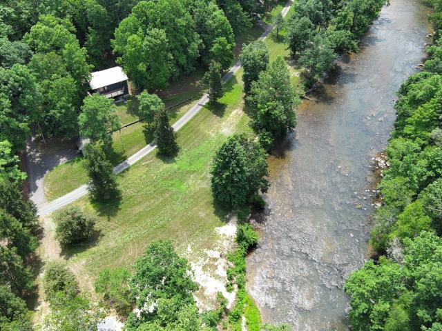 135 River Place Ln