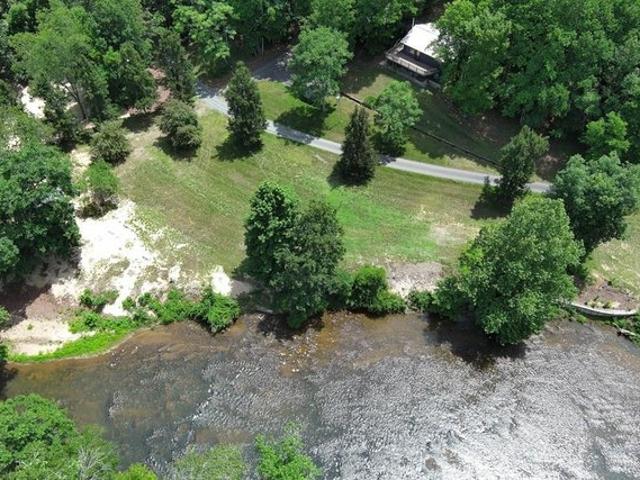 135 River Place Ln, Galax, VA 24333