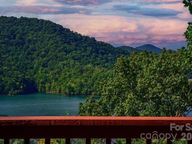 135 Ridge Top Dr, Topton, NC 28781