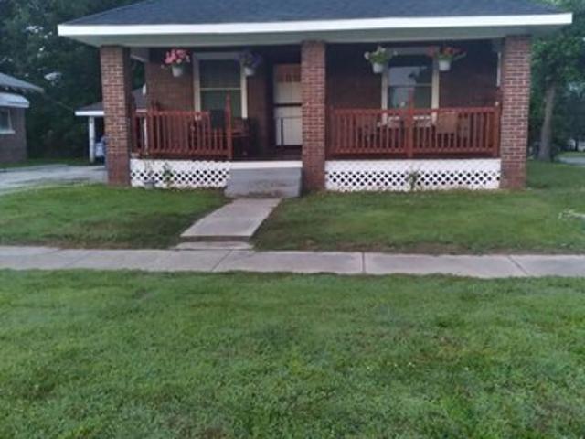 135 W 5th St, Baxter Springs, KS 66713