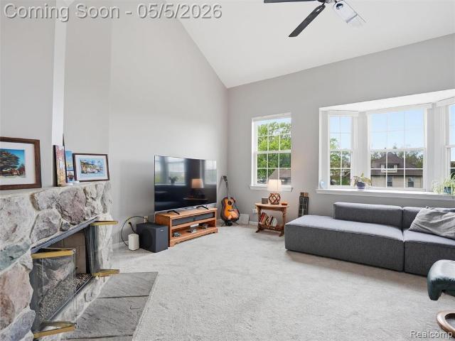 135 W Kenilworth Avenue