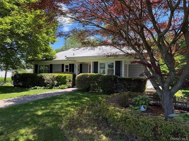 135 Worthington Rd, White Plains, NY 10607
