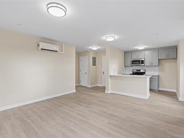 135 Wakefield Avenue 401