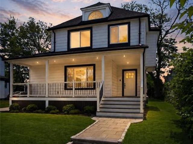 135 Whaley St, Freeport, NY 11520