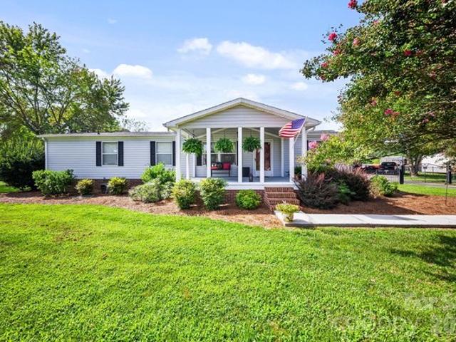 135 Willow Leaf Ct, Kannapolis, NC 28081