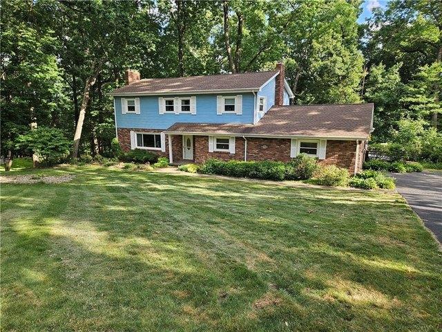 135 Thornwood Dr, Butler, PA 16001