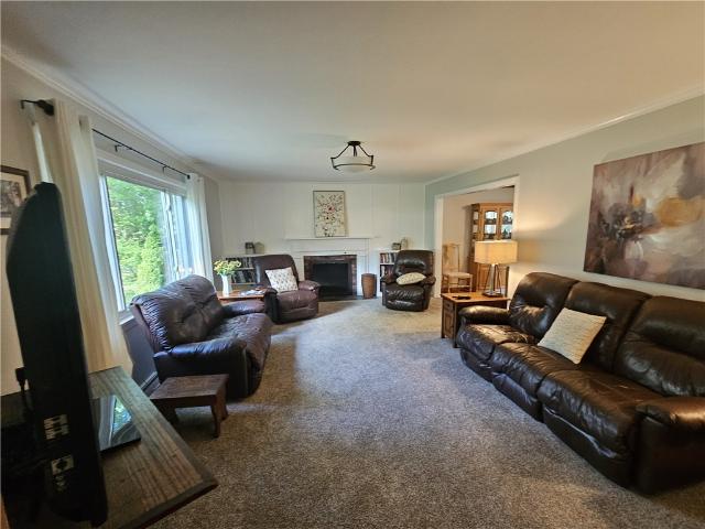 135 Thornwood Dr
