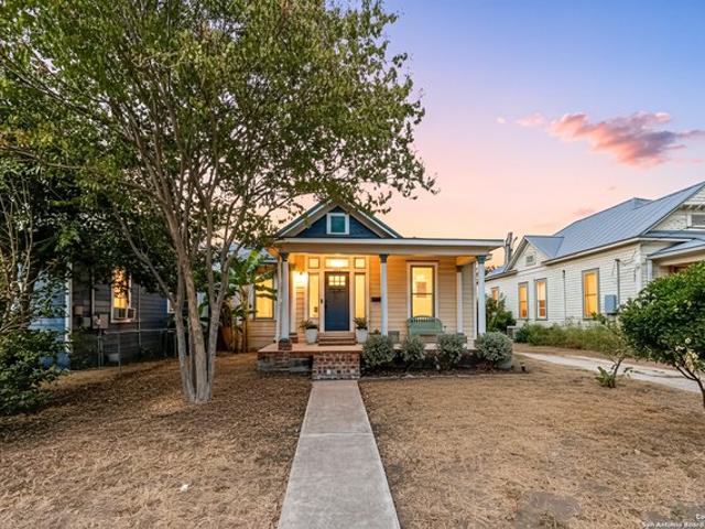 135 Vitra Pl, San Antonio, TX 78210