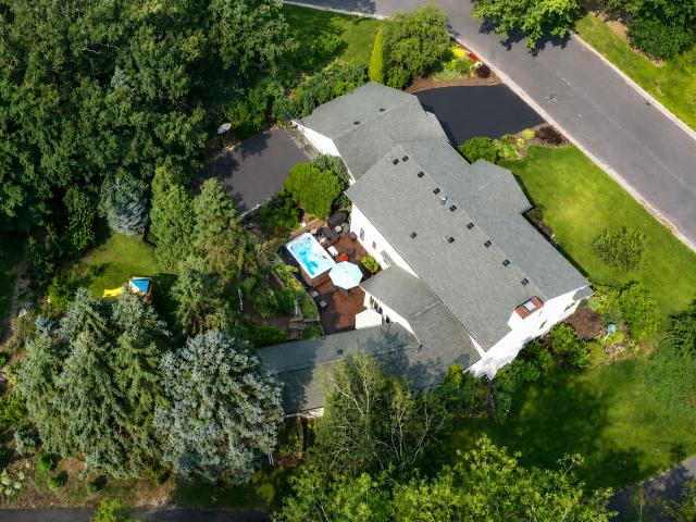1364 Chatterton Court