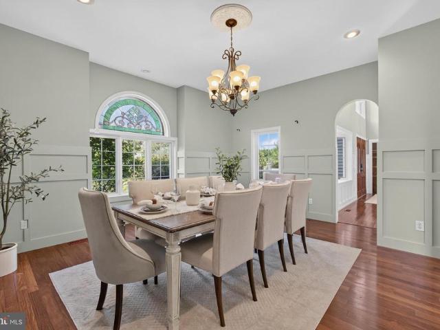 1364 College Hill Drive