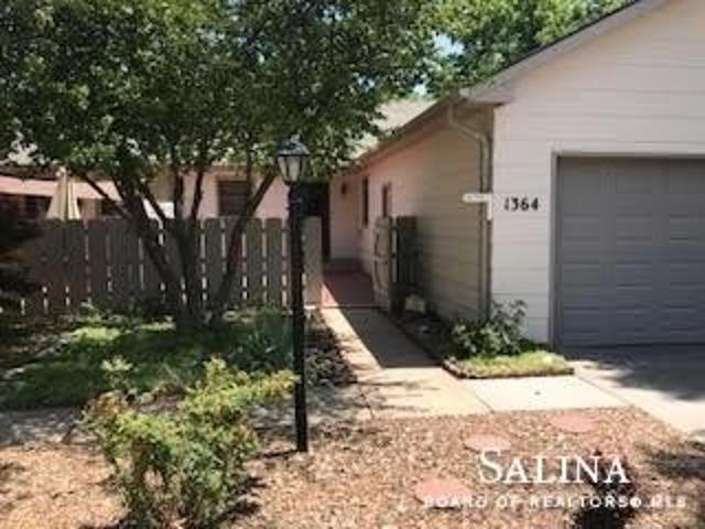 1364 Parkwood Dr, Salina, KS 67401