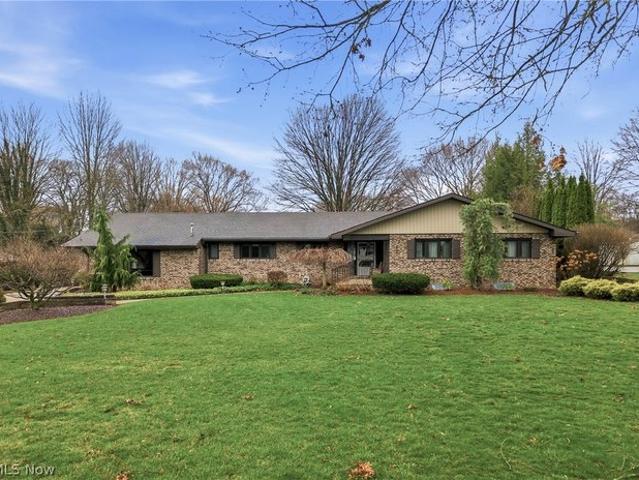 1364 Saint Albans Dr, Youngstown, OH 44511