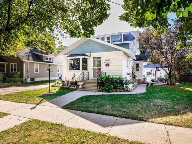 1364 12th Ave S, Fargo, ND 58103