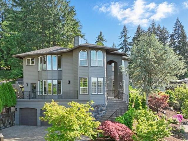 13658 SE Snowfire Dr, Happy Valley, OR 97086