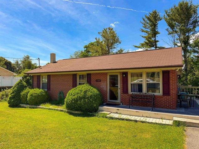 1365 Mahone St, Christiansburg, VA 24073