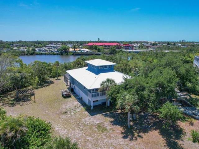 1365 Manor Rd, Other City In The State Of Florida, FL 34223