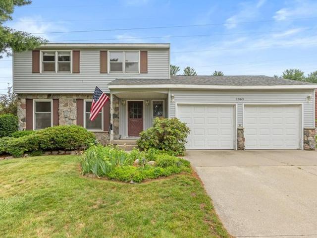 1365 Marwood Dr SE, Kentwood, MI 49508