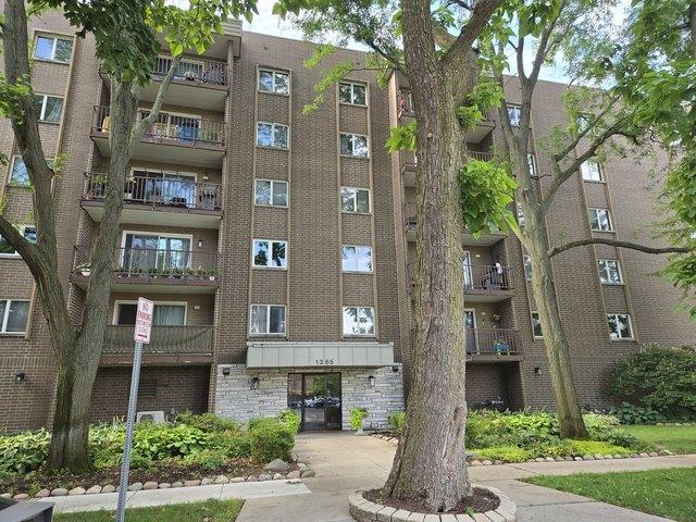 1365 Ashland Ave Apt 204, Des Plaines, IL 60016