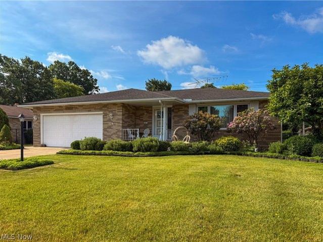 13665 Pawnee Trl, Middleburg Heights, OH 44130