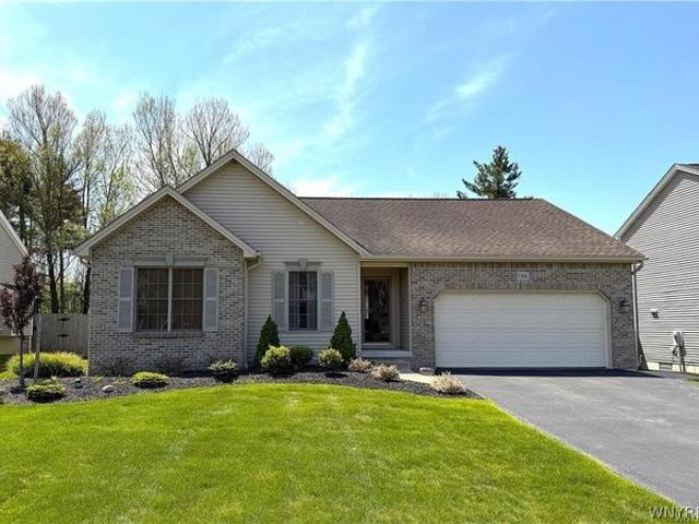 1366 Evergreen Dr, Lakeview, NY 14085