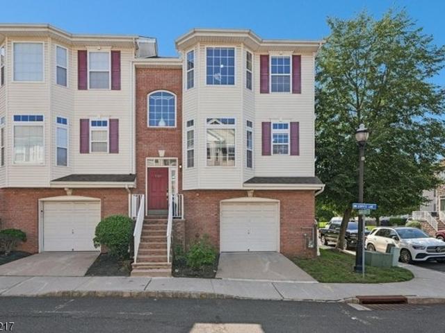 1366 Genovese Ln, Rahway, NJ 07065