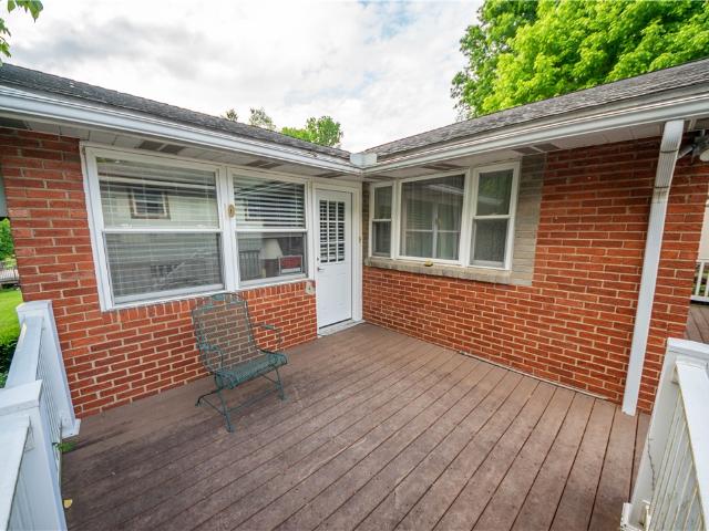 1366 Henderson Ave