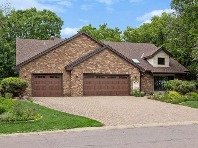 13673 Duluth Dr, Apple Valley, MN 55124