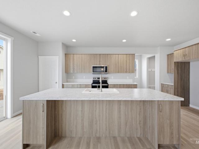 13672 Redway Ct