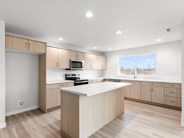 13677 Redway Ct