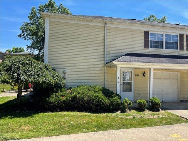 13676 Oakbrook Dr Unit 3676, North Royalton, OH 44133