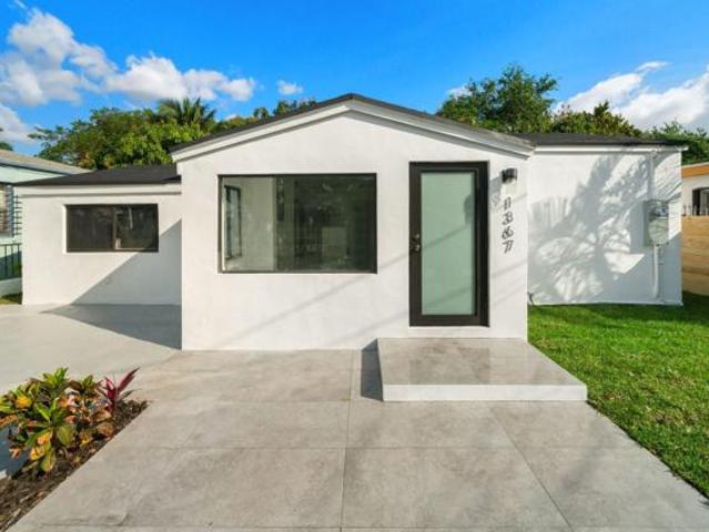 1367 NW 41st St, Miami, FL 33142