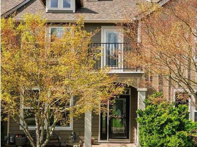 1367 ne market dr