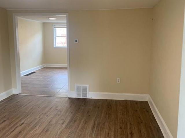 1367 Edgehill Road