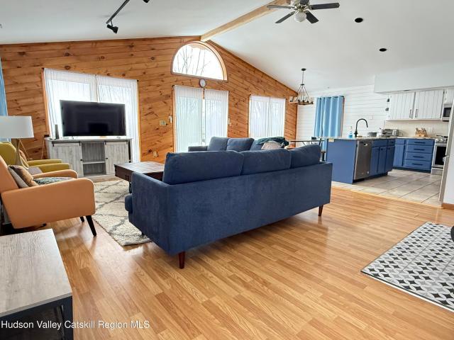 1367 Sleepy Hollow Road