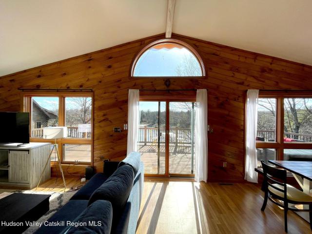 1367 Sleepy Hollow Road