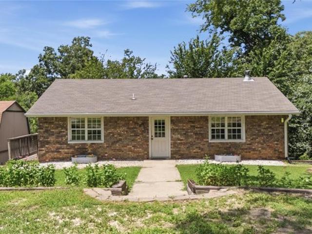 13685 E Crestview Dr, Claremore, OK 74019